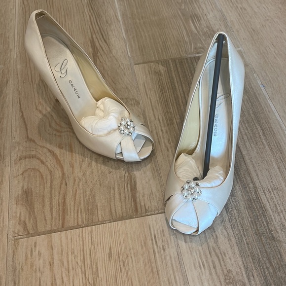 Grace | Shoes | Grace Jewel White Silk Heels Size 8 | Poshmark